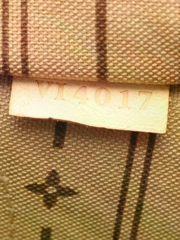 LOUIS VUITTON 2007 Monogram Neverfull Mm Tote Bag