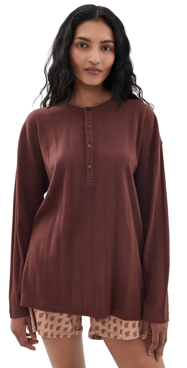 The Great. The Slouch Sleep Henley - Maroon