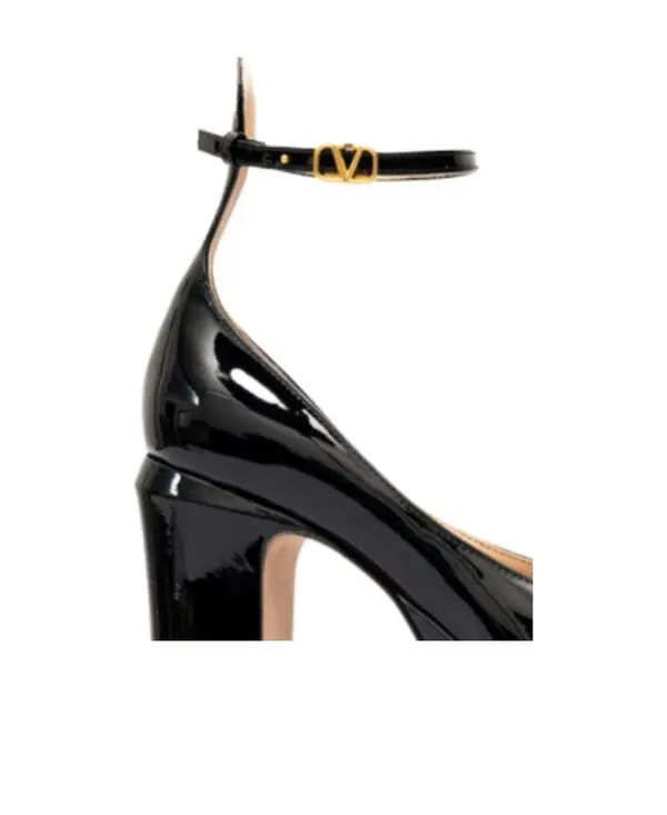 Valentino Garavani Vlogo Platform Pumps