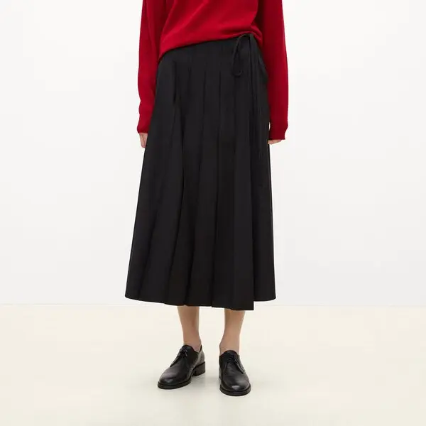 Theory Pleated Wrap Skirt In Drape Flannel - Black