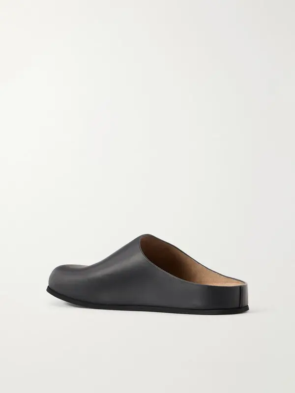 COMMON PROJECTS Leather Clogs - Black