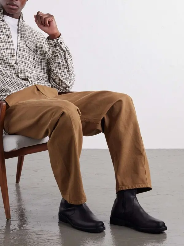 COMMON PROJECTS Leather Boots