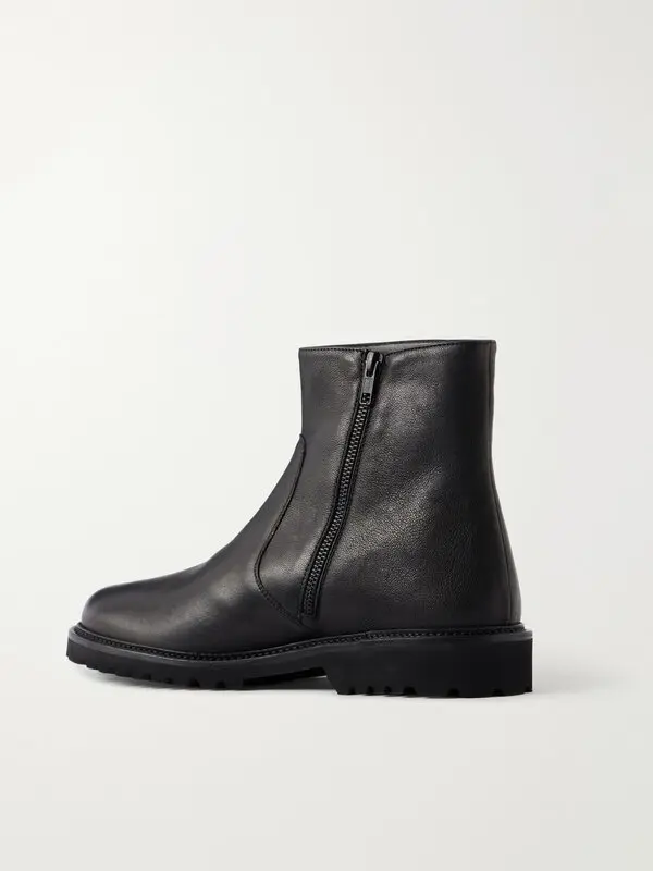 COMMON PROJECTS Leather Boots