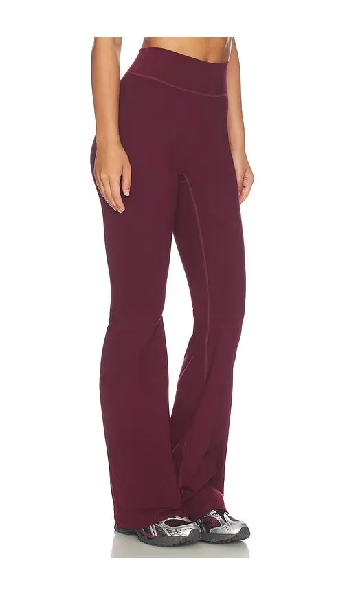 437 The Leisure Pant In Wine - Black Cherry