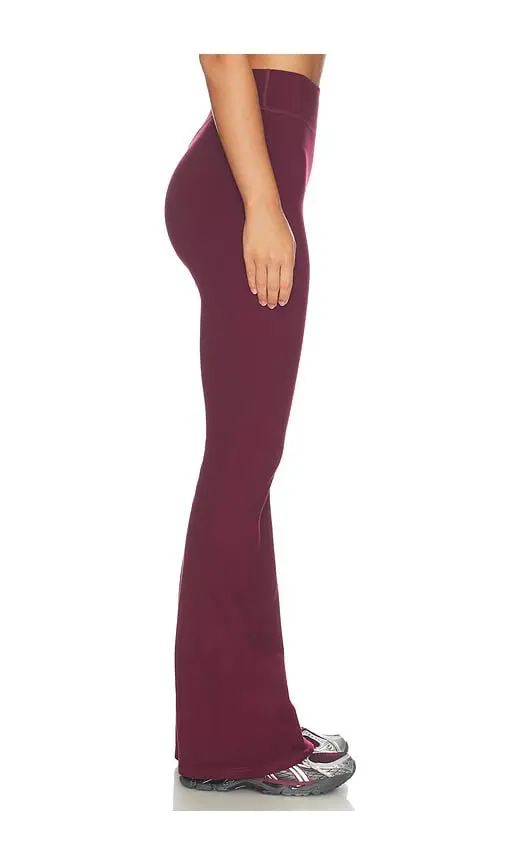 437 The Leisure Pant In Wine - Black Cherry
