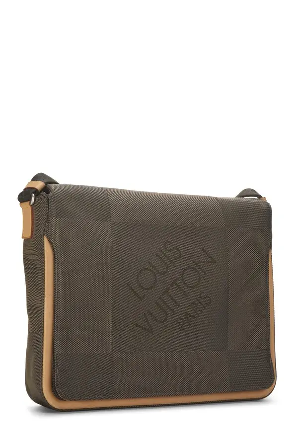 LOUIS VUITTON Damier Geant Messenger