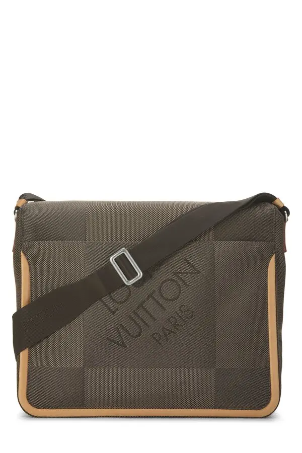 LOUIS VUITTON Damier Geant Messenger