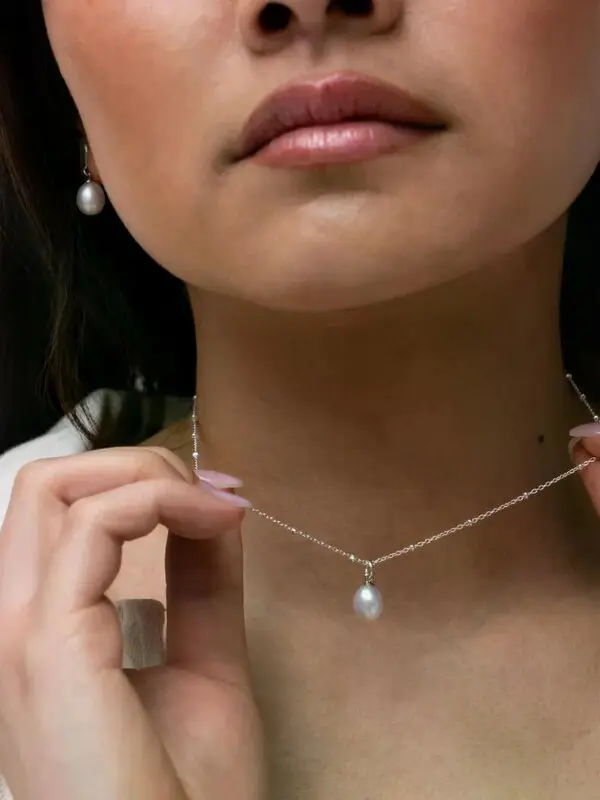 DOWER & HALL Pearl Pendant Necklace