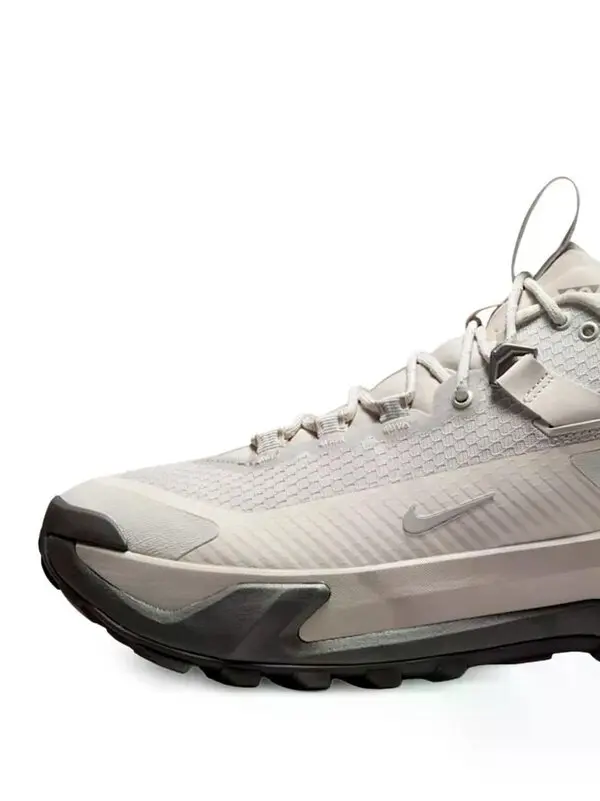 Nike Zegama Hike Sneakers