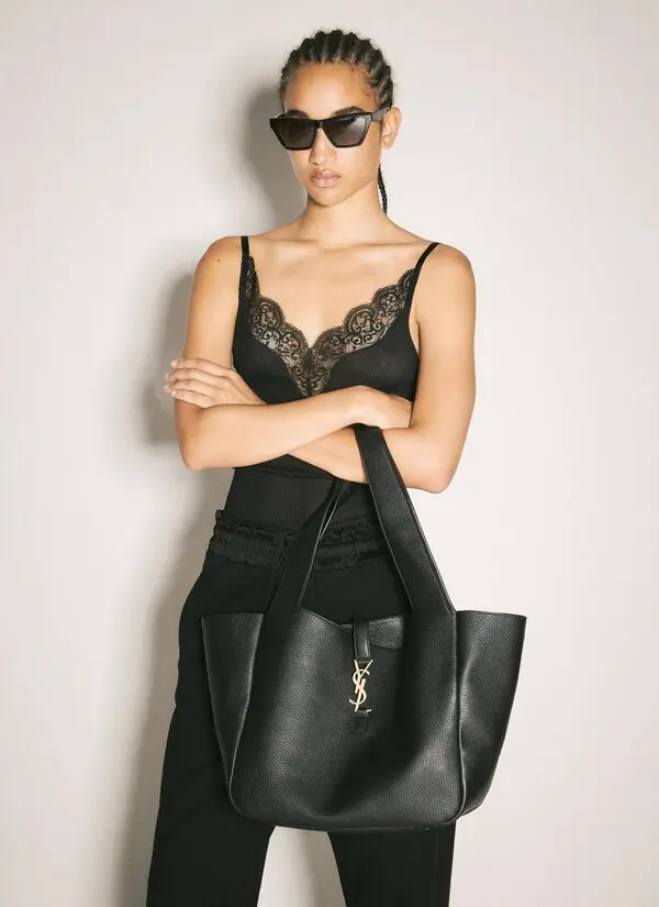 Saint Laurent Le 5 À 7 Bea Shoulder Bag - Black