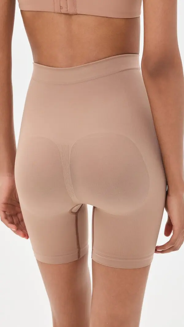 SKIMS Mid Thigh Shorts
