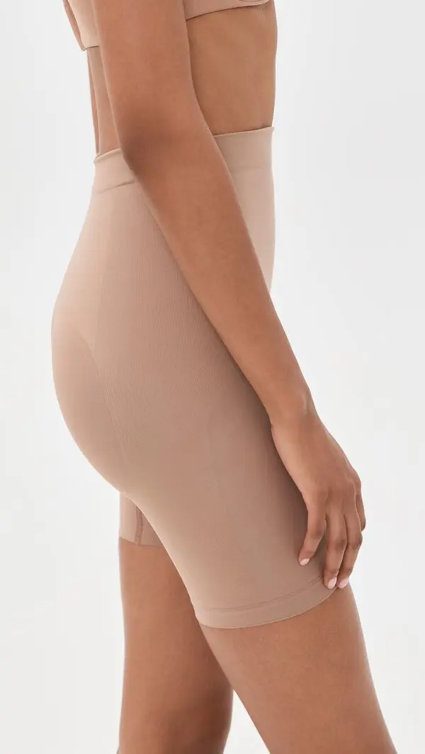 SKIMS Mid Thigh Shorts