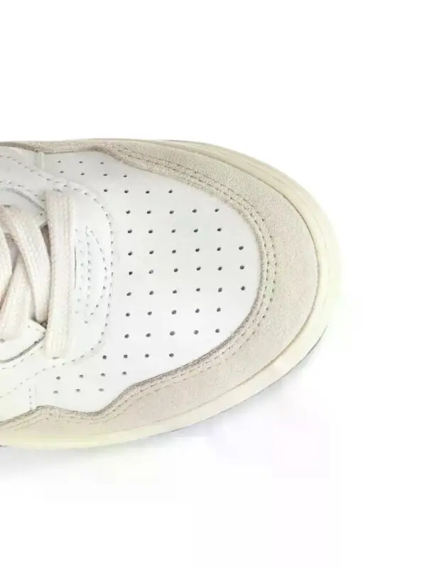 AUTRY Medalist Low Panelled Leather Sneakers - White