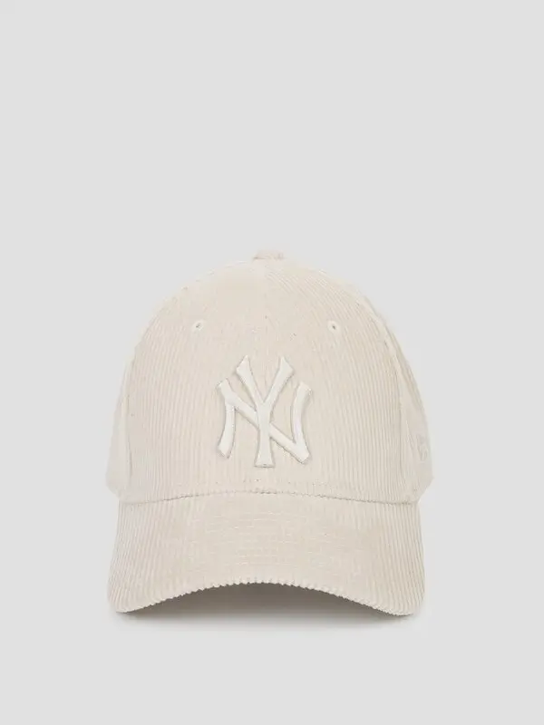 New Era Corduroy 9forty Baseball Cap With New York Yankees Detail - Light Beige