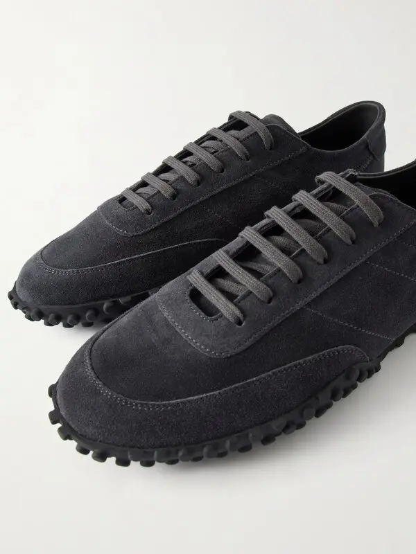 COMMON PROJECTS Suede Sneakers - Black