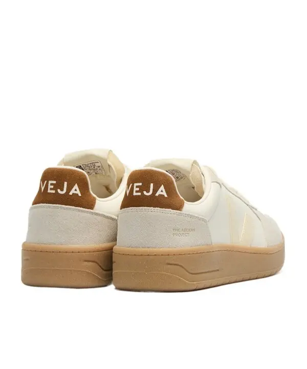 VEJA V-82 Grained Leather Pure Calcaire Cognac