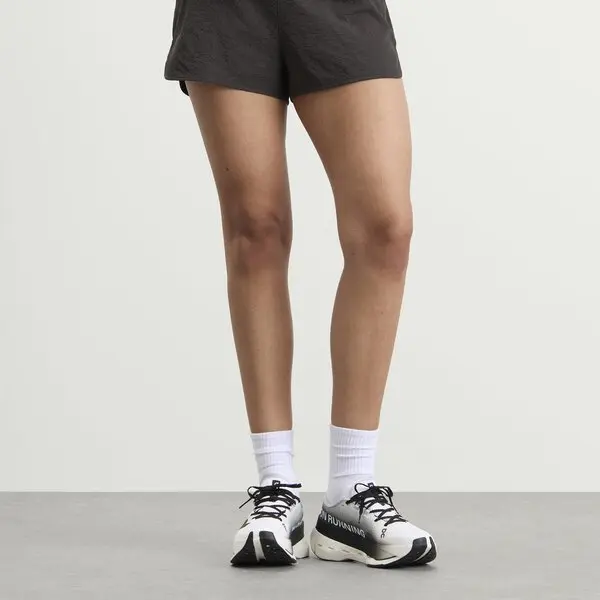 On Cloudboom Max Sneaker - White/black