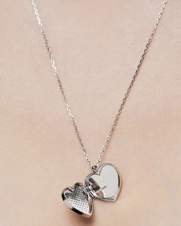 GUZEMA Diamond Heart Locket Necklace In White Gold
