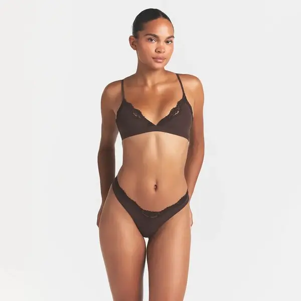 SKIMS Triangle Bralette | Deep Neutral | | Fits Everybody Lace