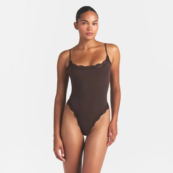 SKIMS Cami Bodysuit | Deep Neutral | | Fits Everybody Lace - Espresso