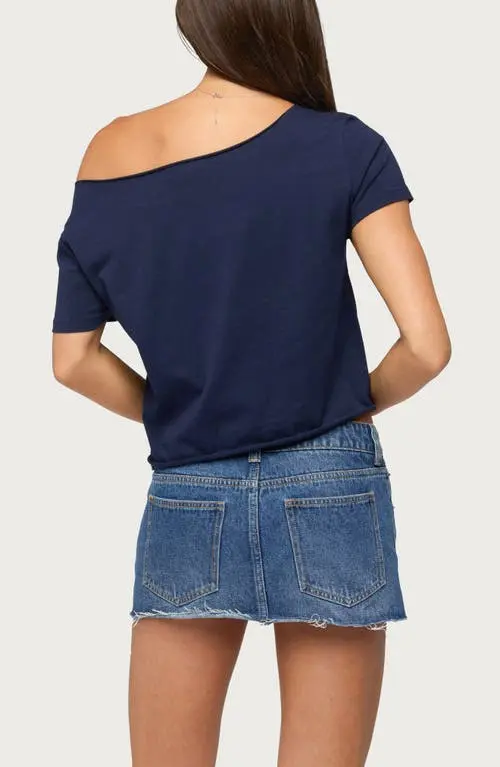 EDIKTED Usa Off The Shoulder Graphic Tee