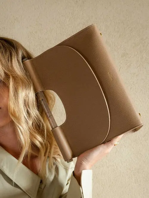 BOBBIES Bobbie's Grand Ancône Handbag - Taupe