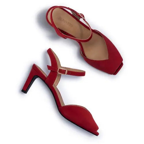 Bernardo Hartley Mid Heel Sandal - Dark Red