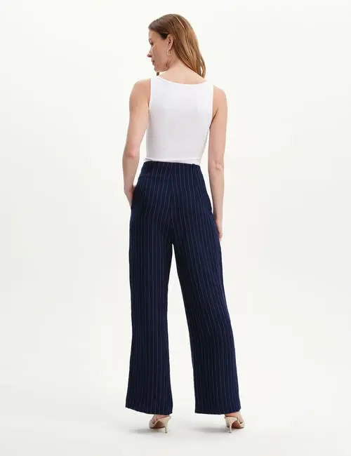 FINERY LONDON Mara Short Stripe Wide Leg Trouser - Navy Stripe