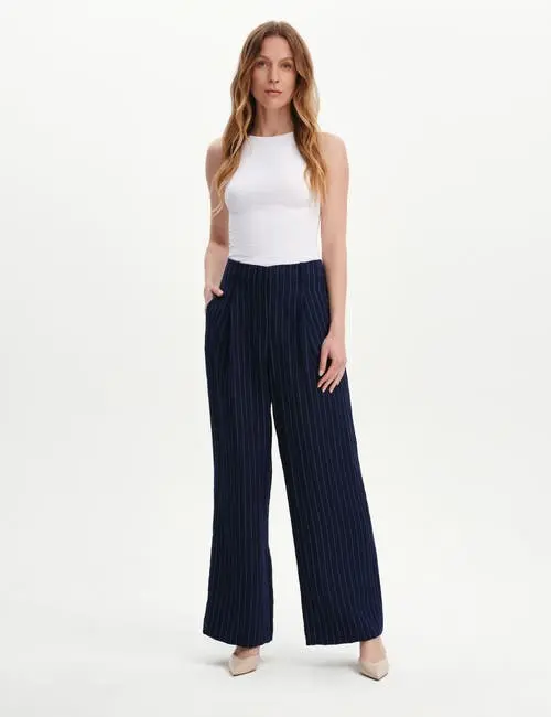 FINERY LONDON Mara Short Stripe Wide Leg Trouser - Navy Stripe