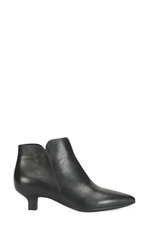 SOFFT Sawyer Leather Pointed Toe Bootie