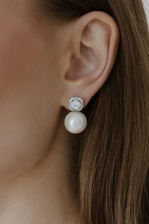 UNTAMED PETALS Kit Pearl And Crystal Earrings