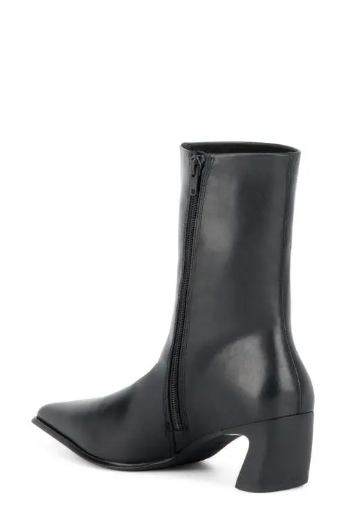 VAGABOND SHOEMAKERS Ilona Leather Bootie - Black