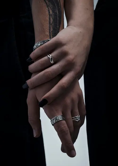 DISTURBIA Rosethorn Thin Sterling Ring