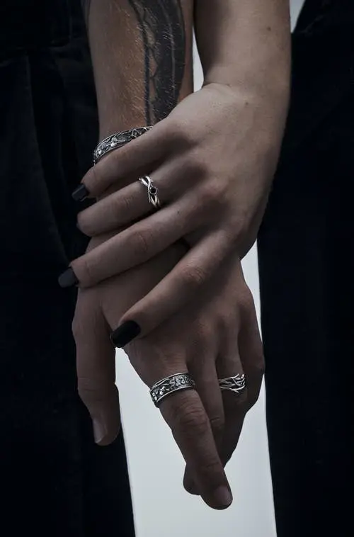 DISTURBIA Rosethorn Sterling Ring With Black Spinel Accent