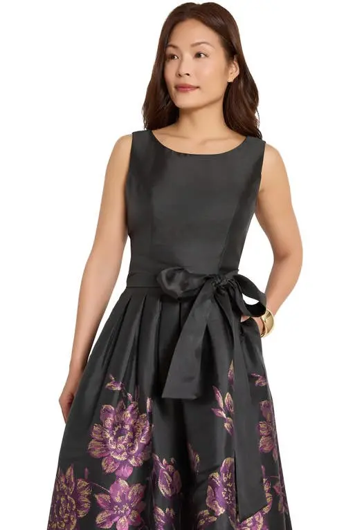 TAHARI ASL Placed Metallic Floral Sleeveless Gown