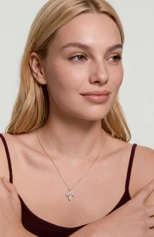 ST. MORAN Marquise Stone Pendant Necklace