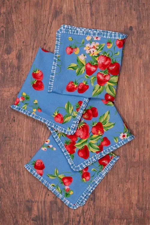MODERN PRAIRIE Strawberry Magic Ruffle Napkins