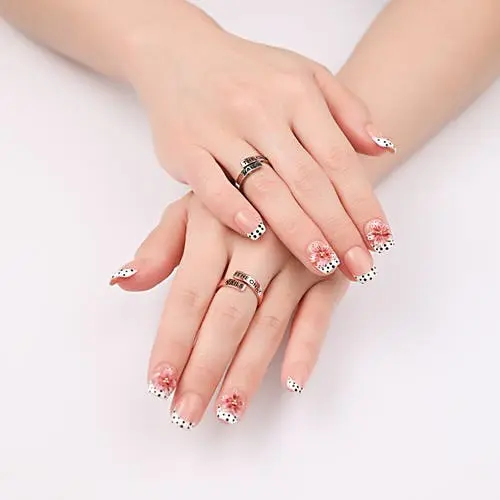 THE ONLY NAILS Bloom Polka Shortnail Set