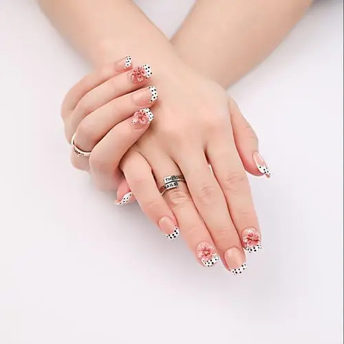 THE ONLY NAILS Bloom Polka Shortnail Set