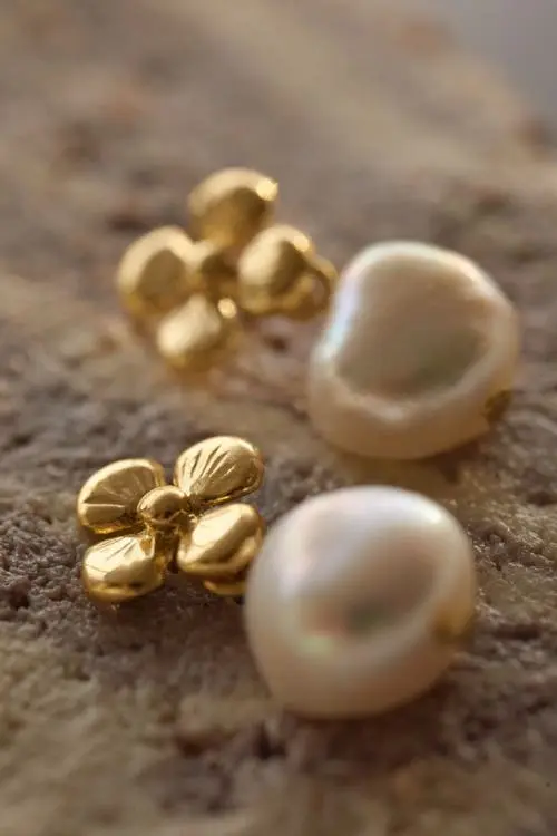 PERACAS Bambi Floral Earrings - Ivory