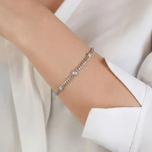 THE LOVERY Fine Jewelry Cubic Zirconia Station Curb Chain Bracelet