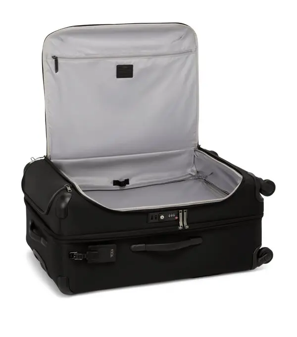 Tumi Medium Voyageur Léger Check-in Suitcase
