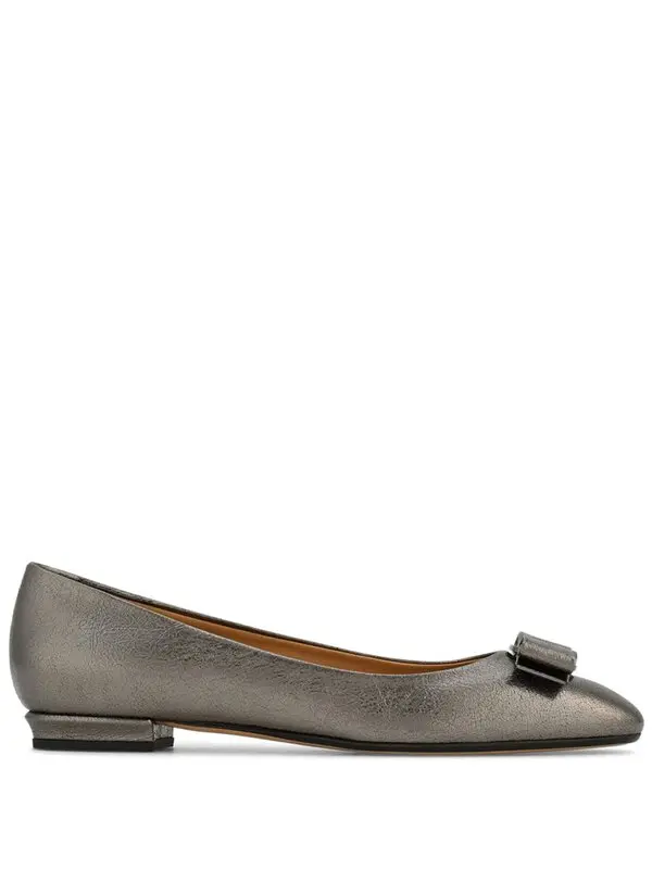 FERRAGAMO Varina Crackled Laminated Metallic Leather Ballet Flat - Gray