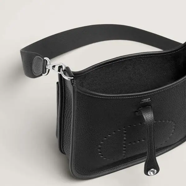 Hermès Evelyne 23 Pocket Iii Shoulder Bag