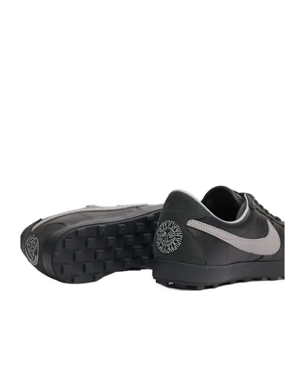 Nike Minimal Lowtop Sneakers