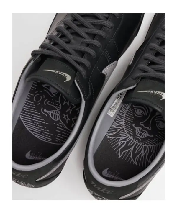 Nike Minimal Lowtop Sneakers