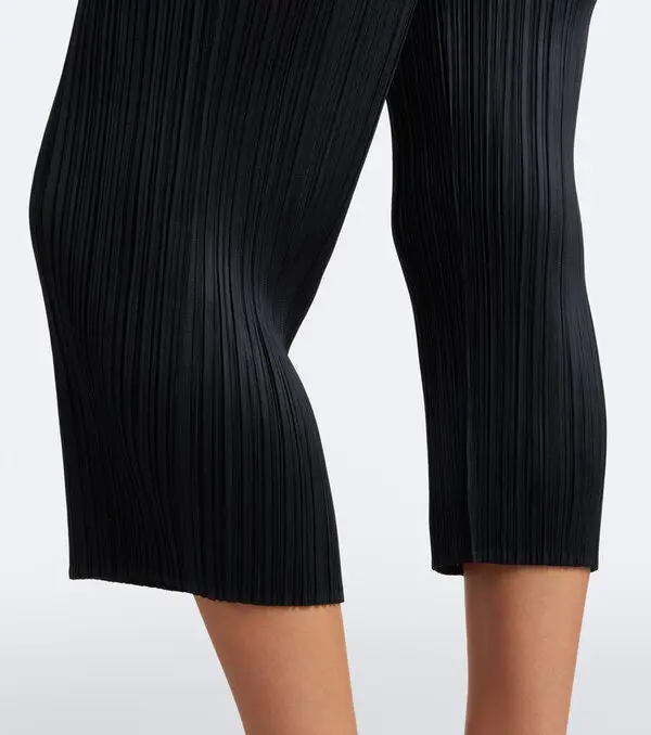 Issey Miyake Cropped Pleated Slim Pants - Black