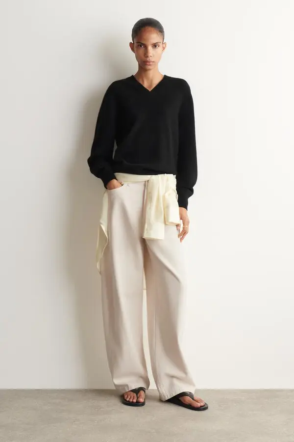 Cos Sculpted Cashmere V-neck Sweater - Black
