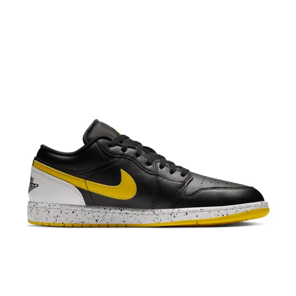 JORDAN 1 Low Se Athletic Shoes - Black