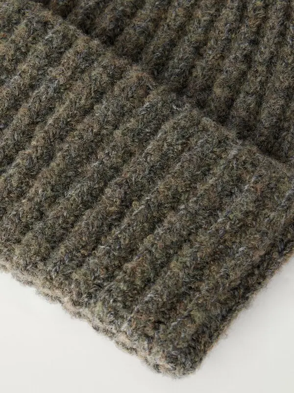 SLOWEAR Bouclé Beanie